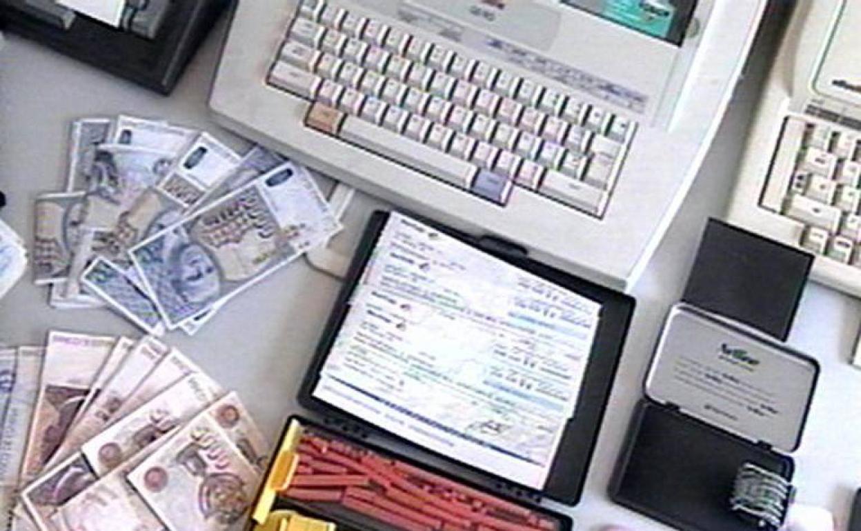 Cinco detenidos por estafar en toda España con datos bancarios | Canarias7 Cinco detenidos por estafar en toda España con datos bancarios | Canarias7