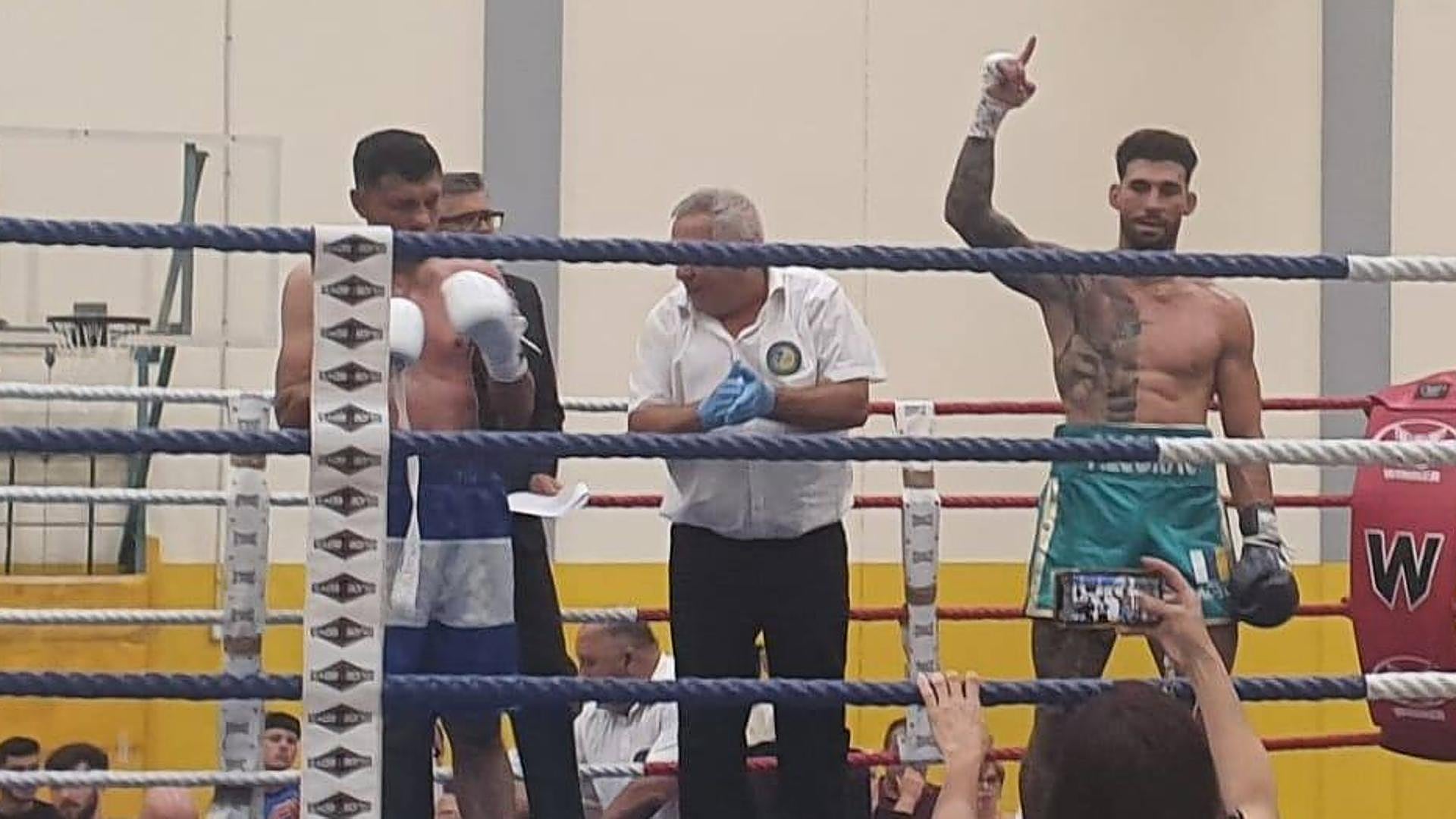 Alcorac Caballero gana e ilumina Las Palmas Boxing Night | Canarias7