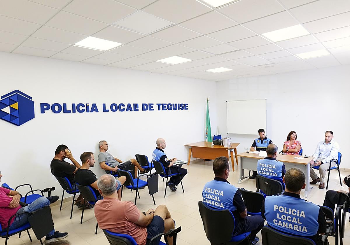 González prevé más policía en La Graciosa y en el mercadillo | Canarias7