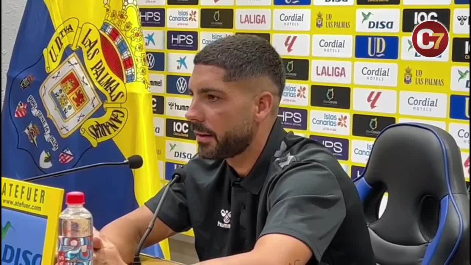 Alex Suárez defiende a Jonathan Viera | Canarias7