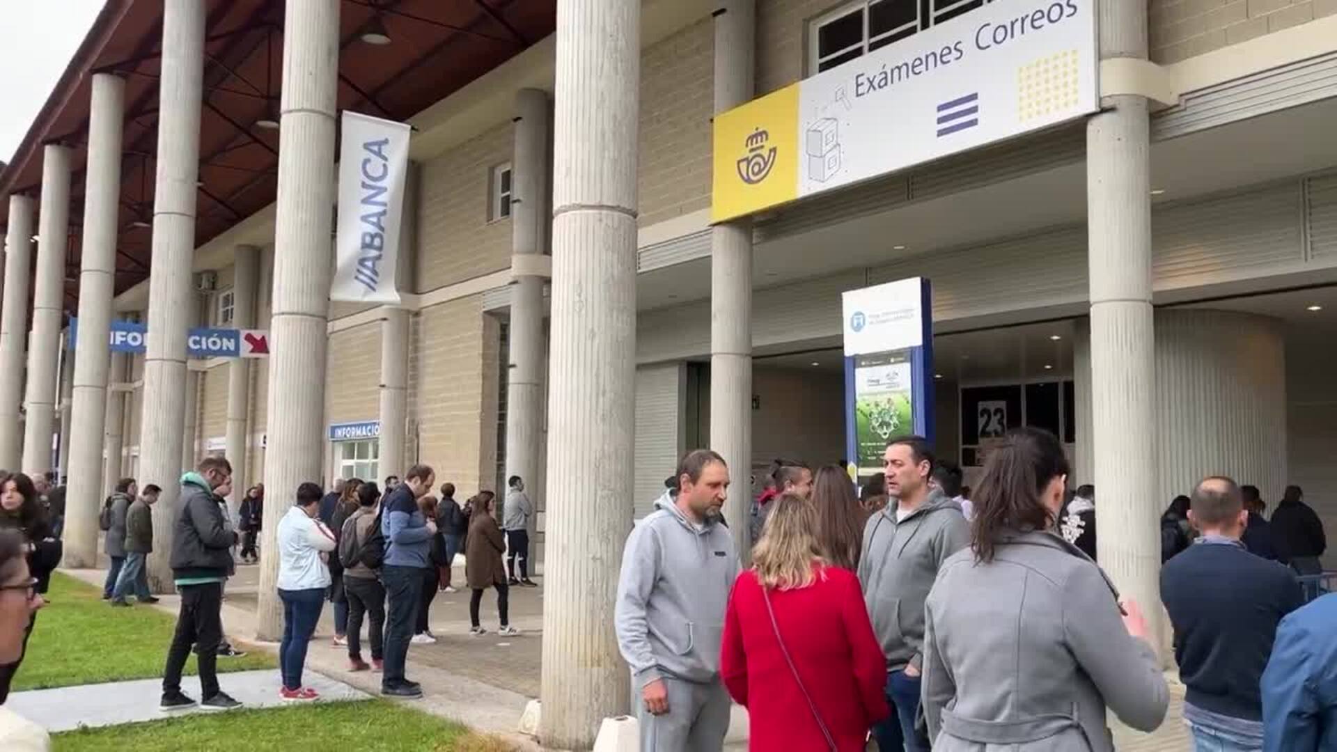 Más de 84.000 personas se examinan este domingo para acceder a los 7.757 puestos fijos de ...