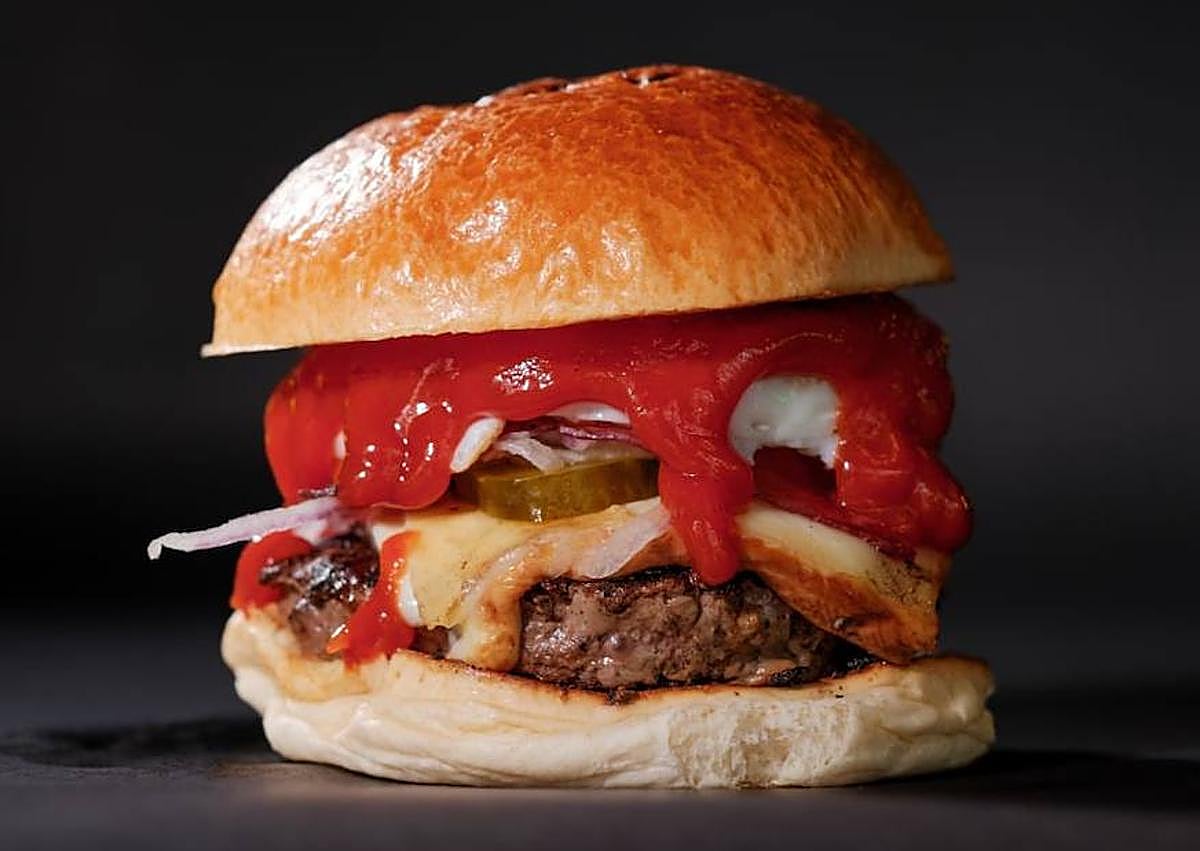 Pablo´s Escoburguer, el patrón cumple un año en la ciudad | Canarias7