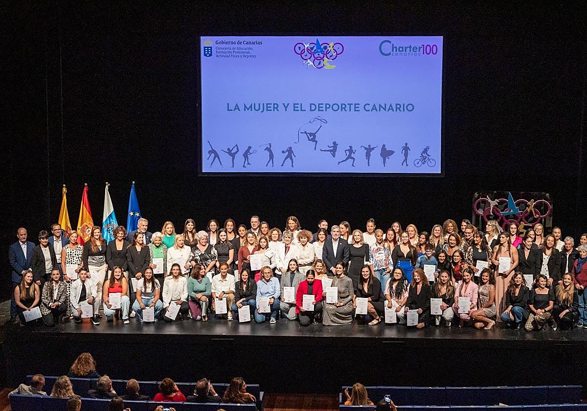 El deporte de las islas pone el foco en una treintena de mujeres ...
