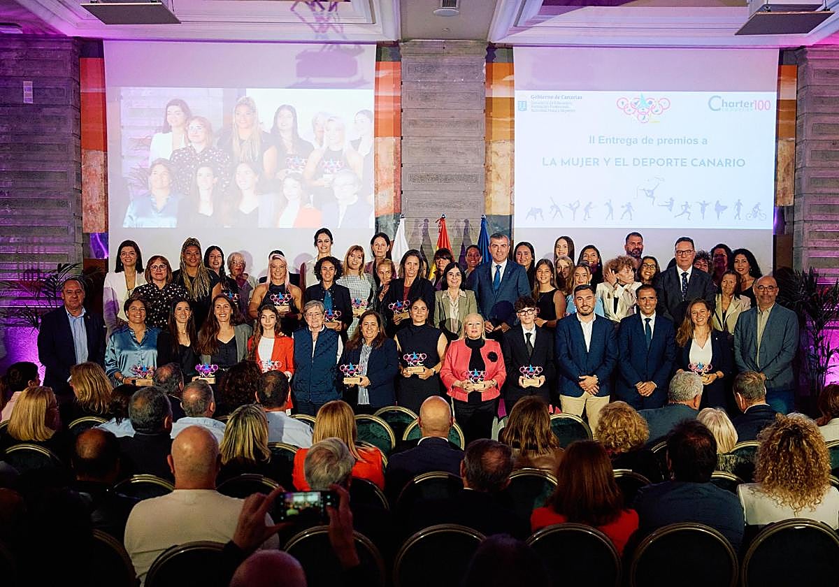 Canarias reconoce a una treintena de referentes en el deporte femenino ...
