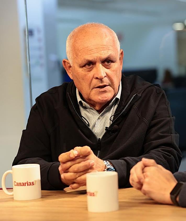 Julio Suárez: «La UD Las Palmas tiene una plantilla espectacular, nadie ...