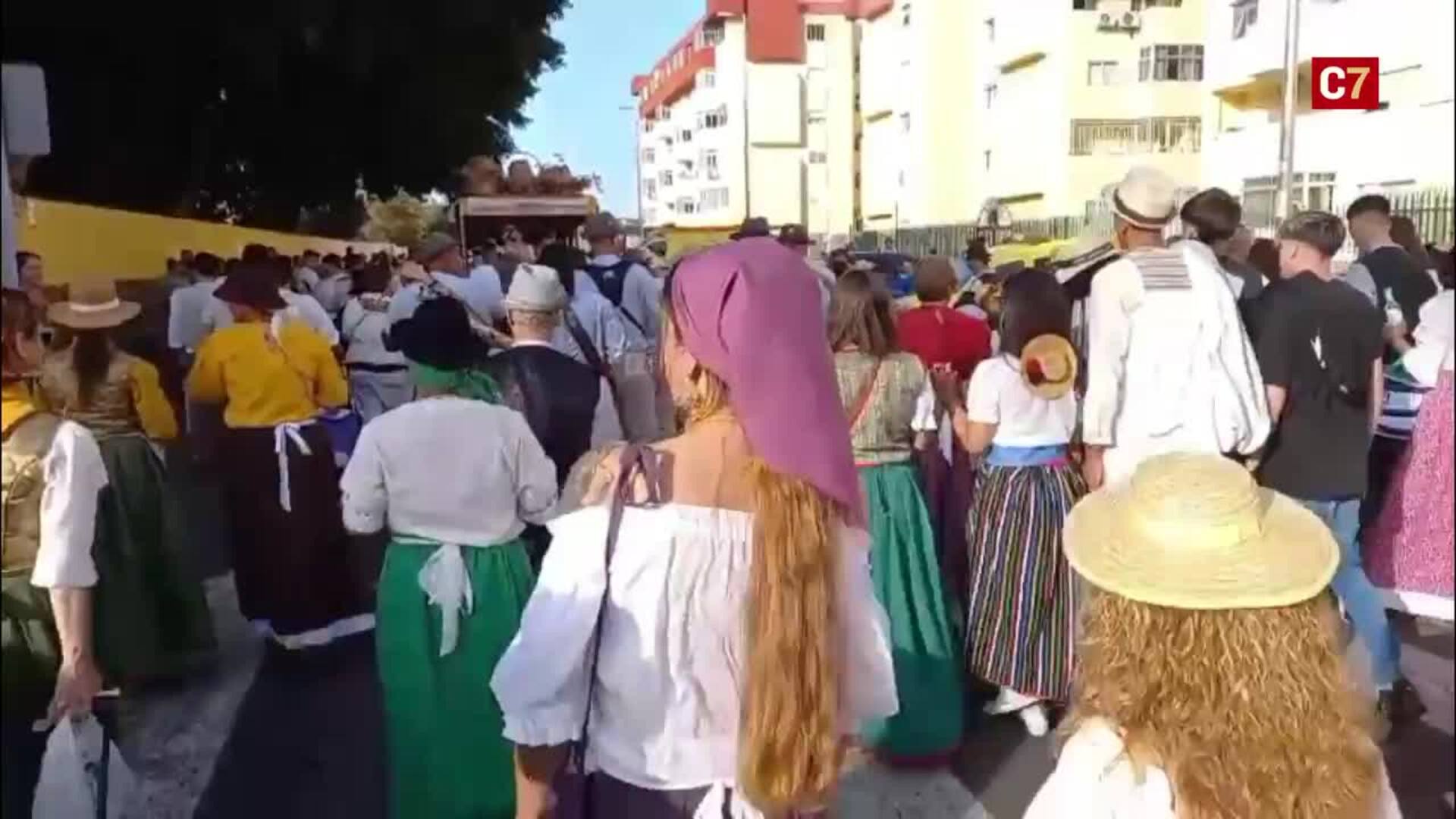 San Fernando sale a la calle en su romeria ofrenda | Canarias7