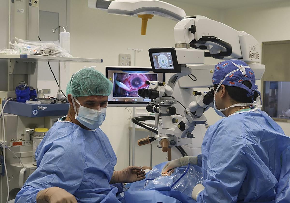 600 médicos de los hospitales Insular y Doctor Negrín renuncian a las ...