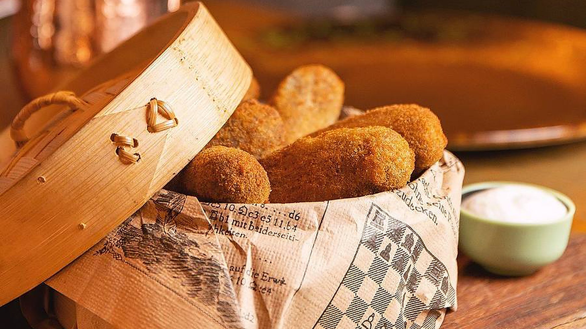 El restaurante de Málaga con más de treinta tipos de croquetas: de boloñesa a lomo en manteca ...