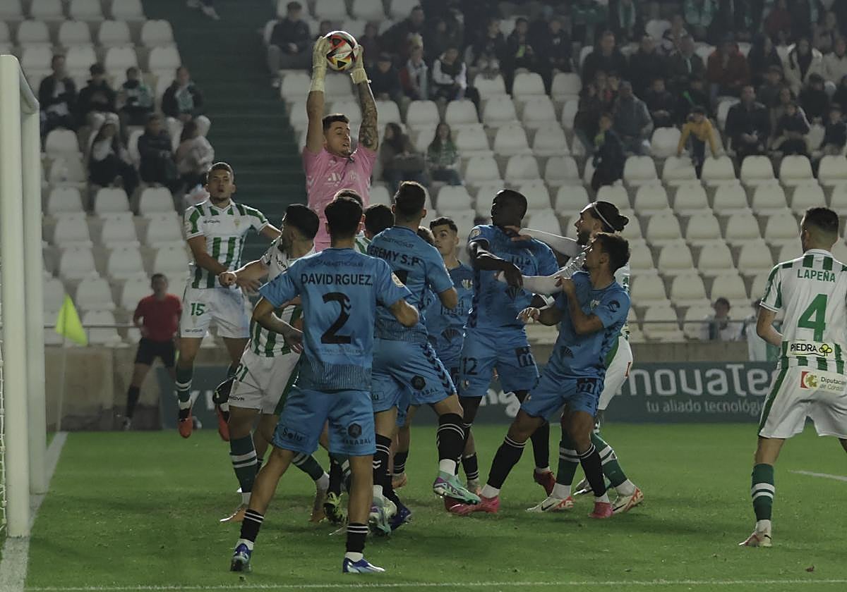 El Antequera se frena en Córdoba (3-0) | Diario Sur