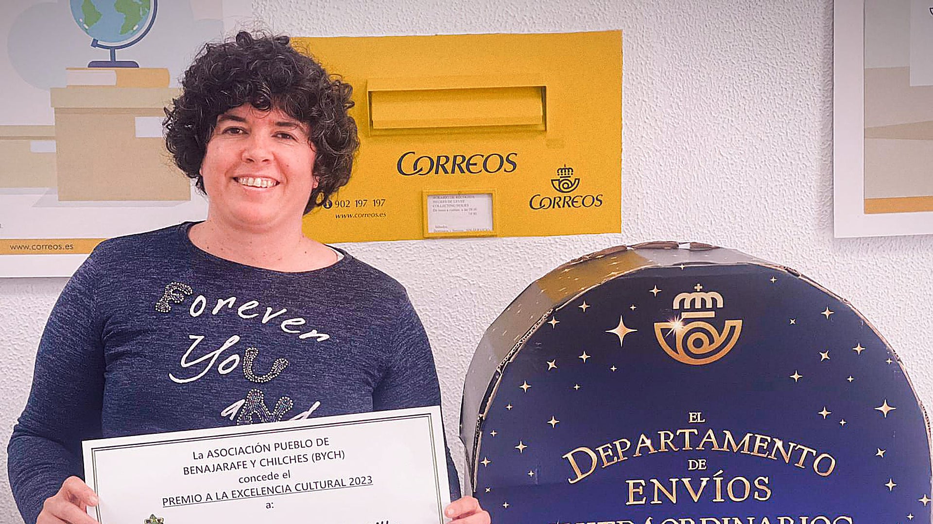 Virginia Rivas, la empleada de Correos con más espíritu navideño en ...