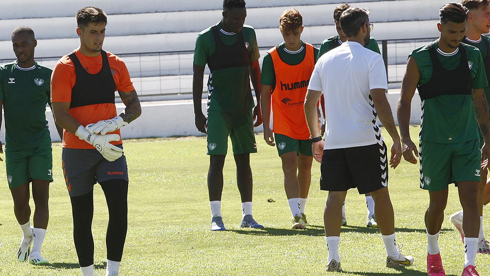 El Antequera busca portero tras la salida de Eric Puerto al Deportivo ...