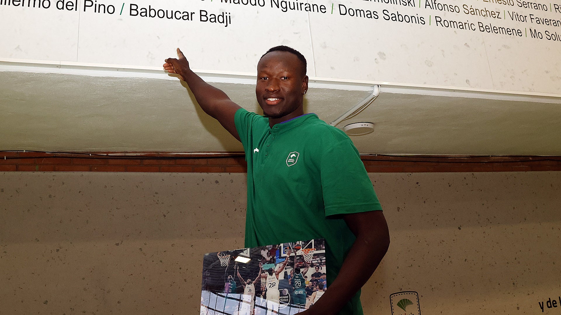 Fin de fiesta de la cantera del Unicaja con homenaje a Badji y ...