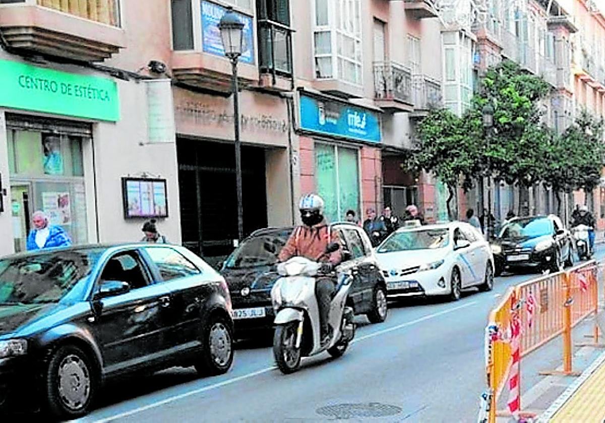 Reabren al tráfico la calle Victoria tras la reparación de la red de ...