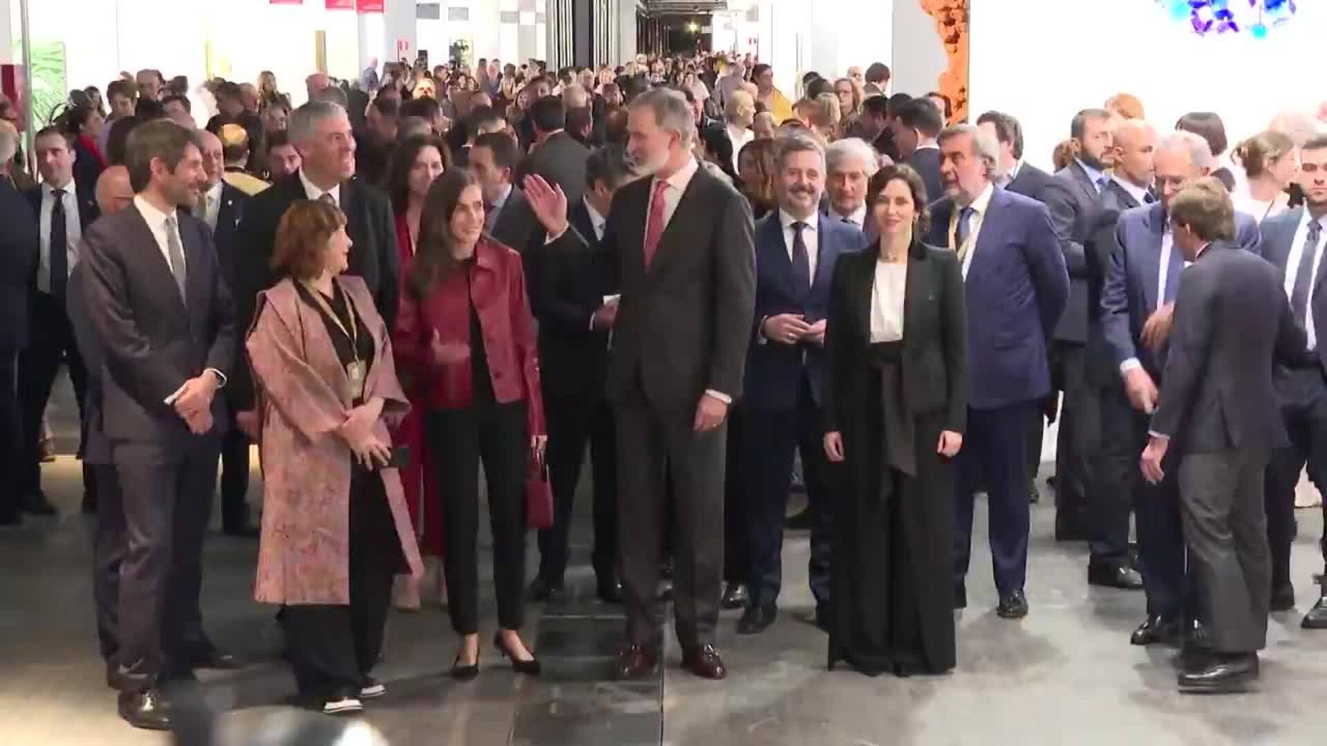 Los Reyes inauguran ARCO 2025 y se interesan por el arte español | Diario Sur