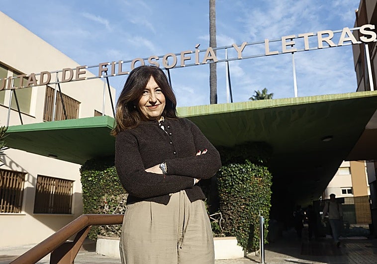 Sara Robles, decana de Filosofía y Letras: «El concepto de trabajo o ...