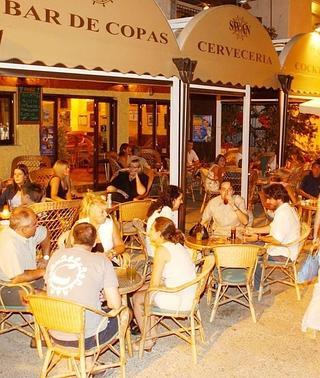 Los bares de copas quieren poner desayunos y cerrar a las cinco de la ...