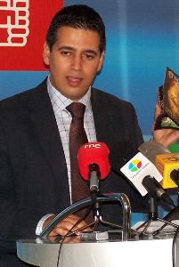 Azmani acusa de «improvisación y despilfarro» a la Comisión de Festejos ...