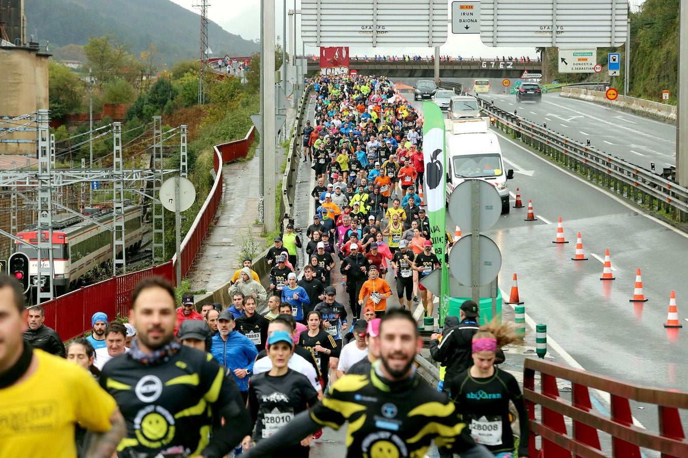 Fotos: El paso de los corredores de la Behobia-San Sebastián por ...