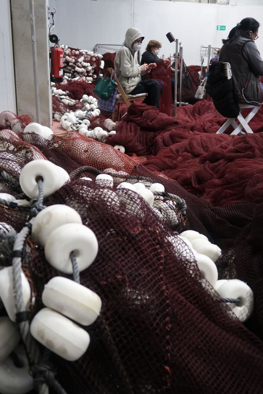 Fotos: Las rederas de Hondarribia, en plena faena | El Diario Vasco