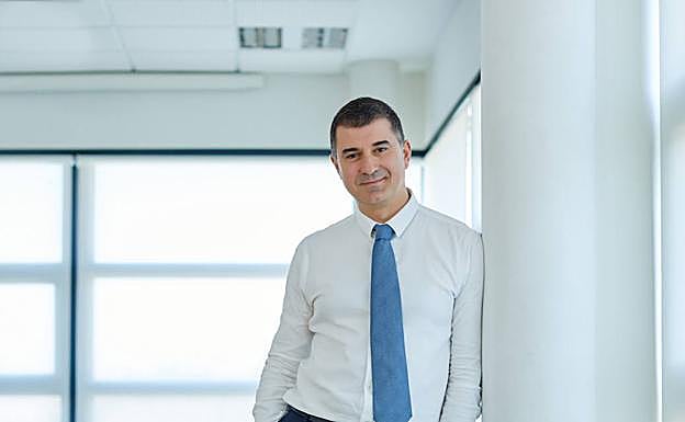 Jesús Valero: «Mi objetivo es llevar al lector por castillos y ...