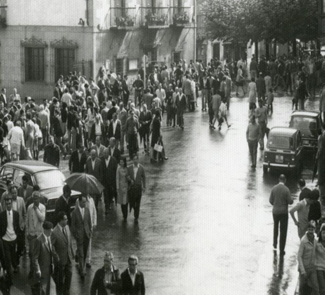 Multitudinario ambiente en el poteo de los domingos | El Diario Vasco