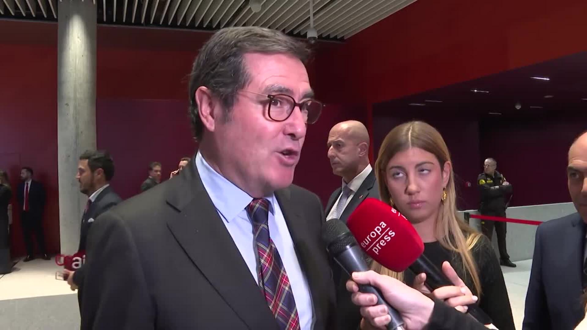 La Ceoe Dice Que No Tiene Sentido Enterarse Por La Prensa Del Informe