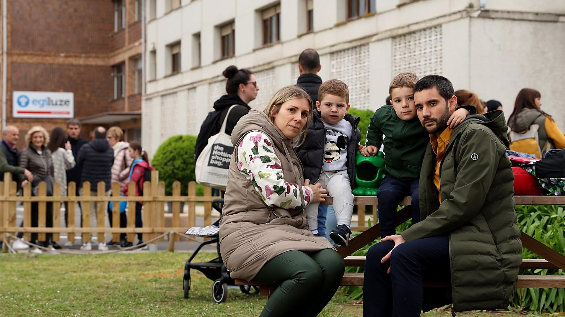«O no escolarizo al pequeño, o saco al mayor y lo matriculo en el otro ...