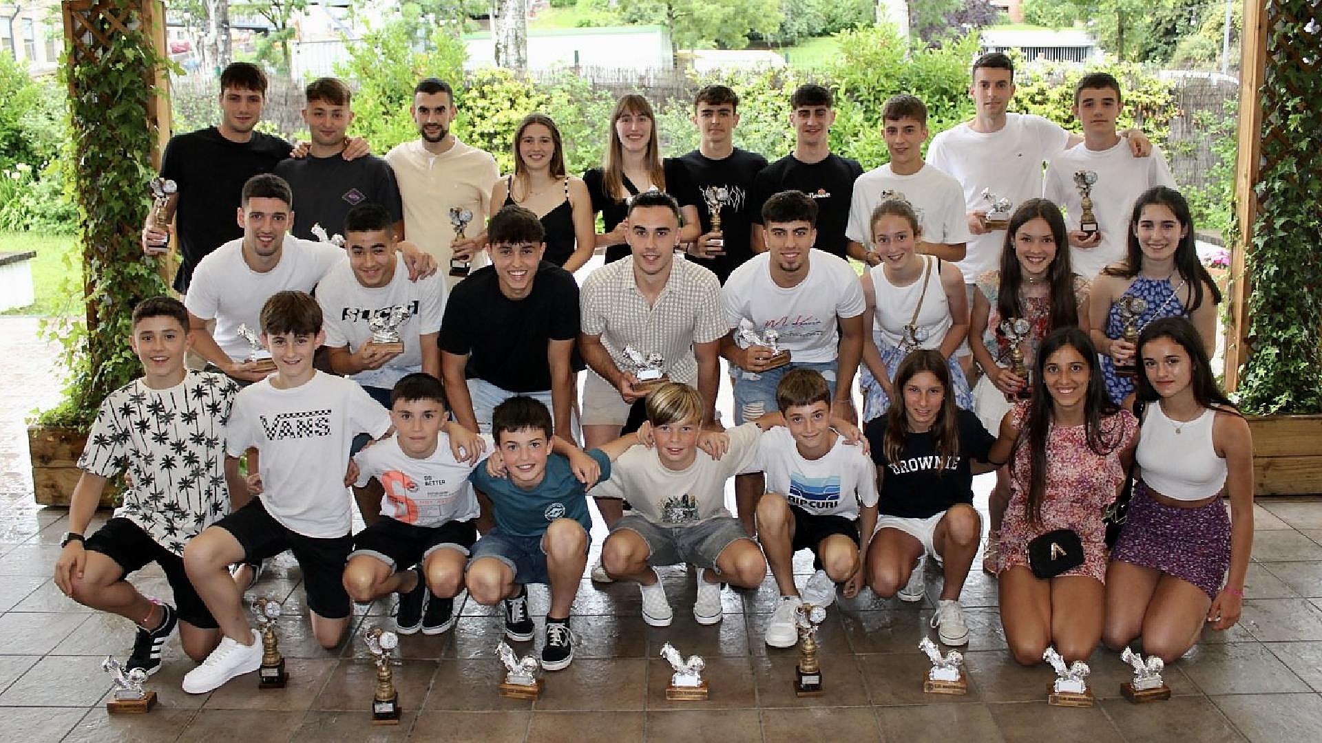 Azkoitia: El Anaitasuna despide la temporada con una comida y reparto ...