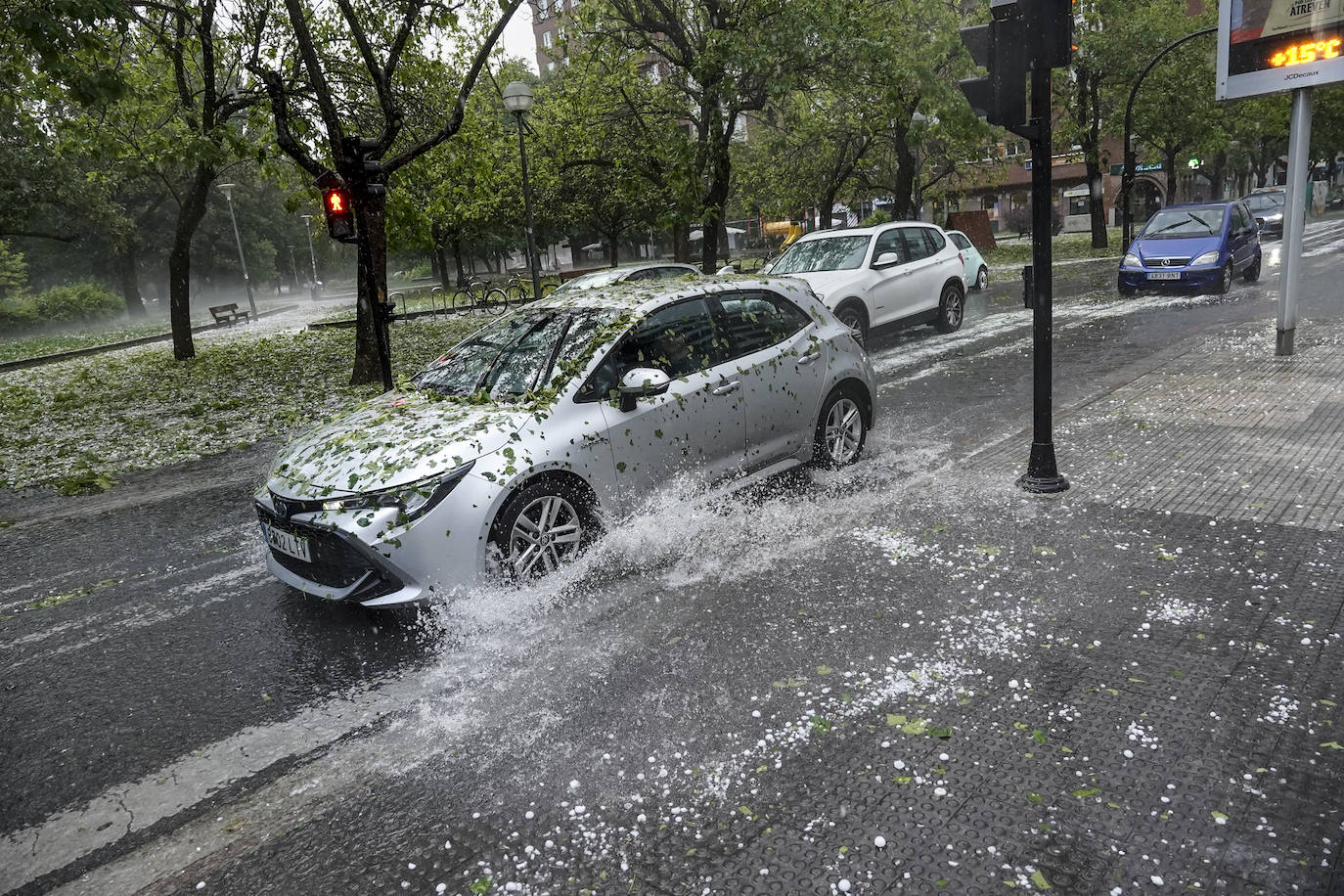 Impresionante granizada en Vitoria y riadas en Zaragoza | El Diario Vasco