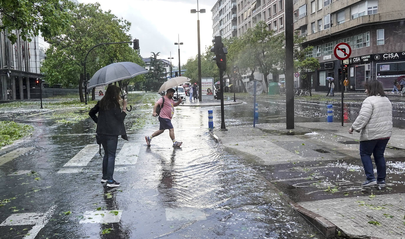 Impresionante granizada en Vitoria y riadas en Zaragoza | El Diario Vasco
