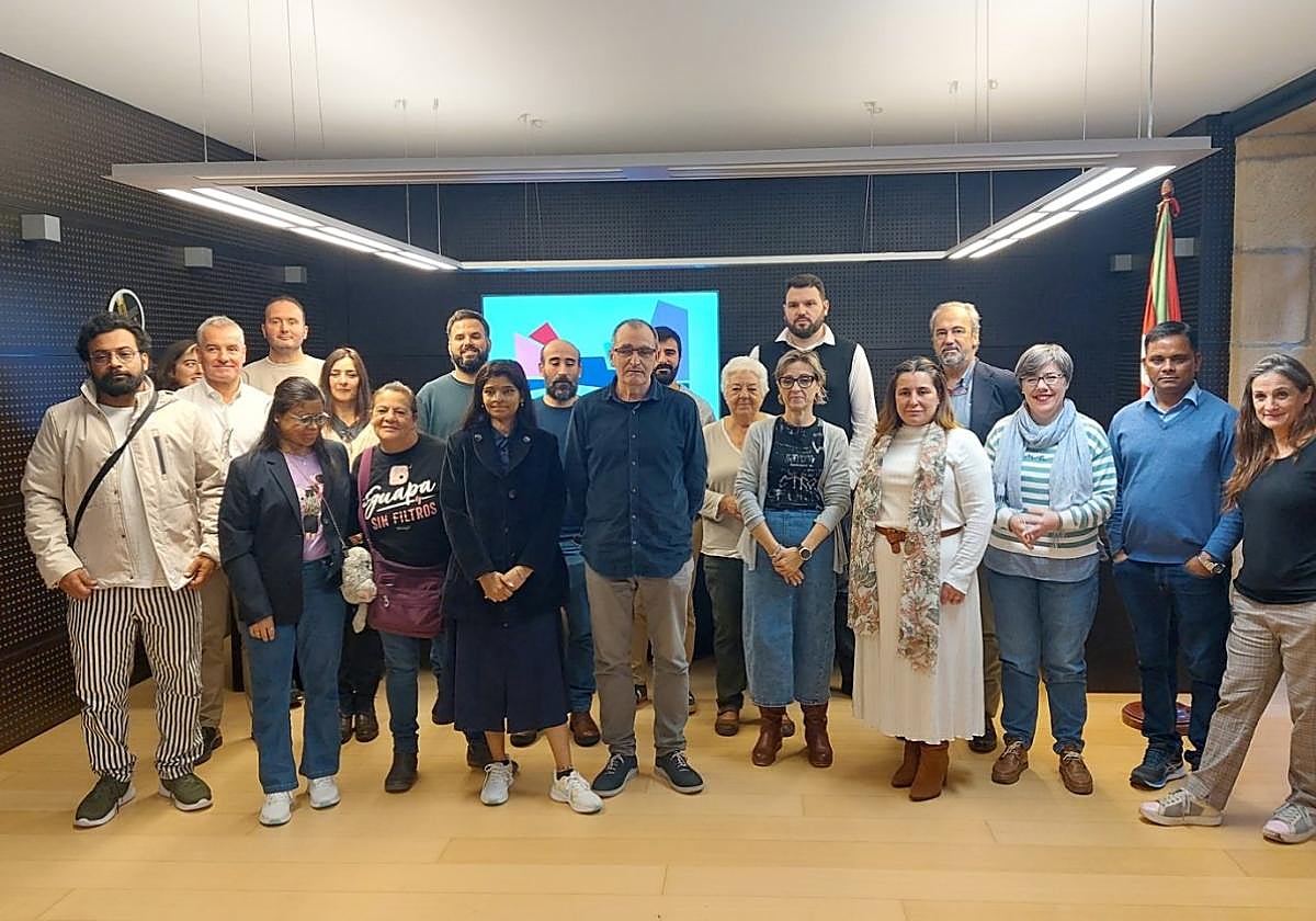 Pasaia muestra su solidaridad con las mujeres indias atacadas con ácido ...