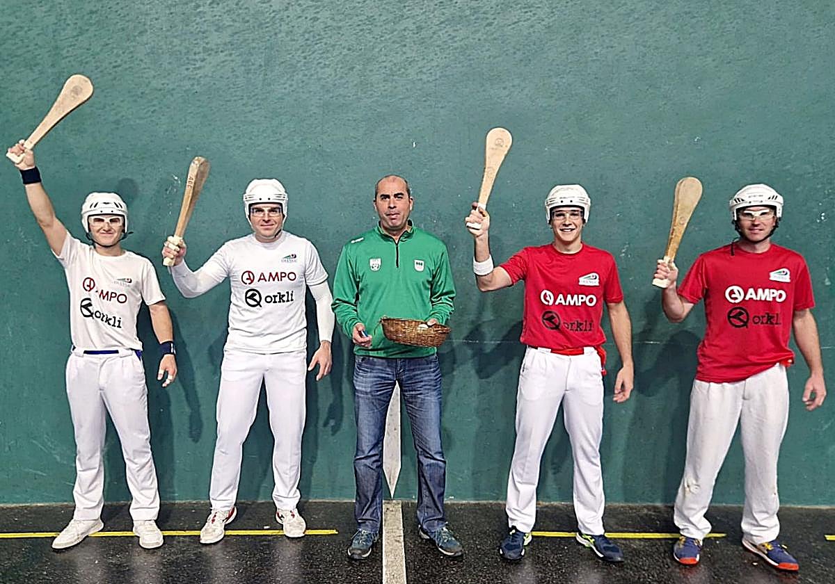Los representantes de Oiangu, inmersos ya en el Campeonato de Pala ...