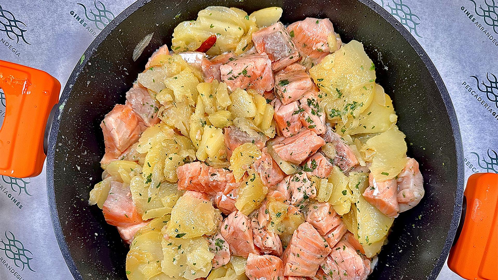 Receta de cazuela de salmón con patatas | El Diario Vasco