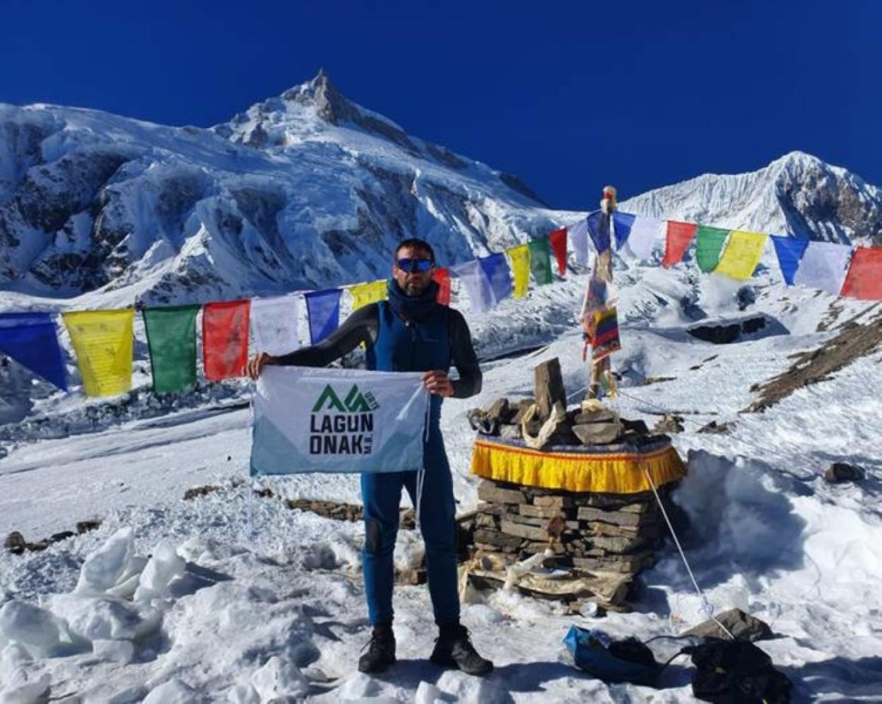 AZPEITIA: «Eskerrik asko gure koloreak zoazen lekura zoazela zurekin ...