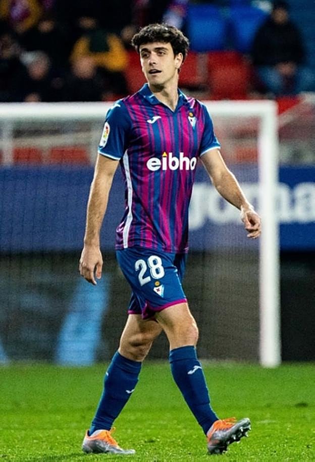 Alday, segundo jugador del filial Vitoria en debutar con el primer ...