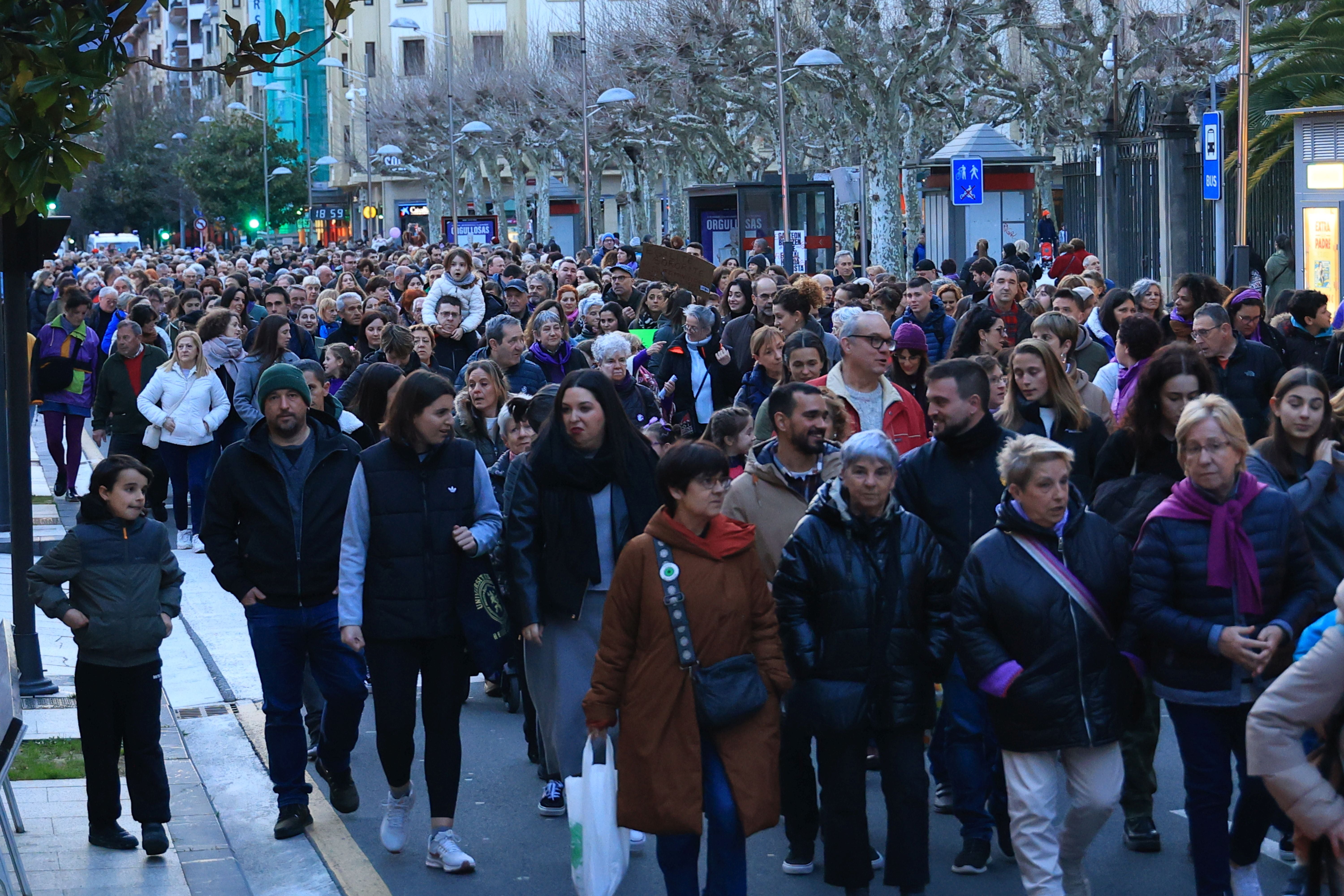 Las calles de Gipuzkoa se tiñen de morado | El Diario Vasco