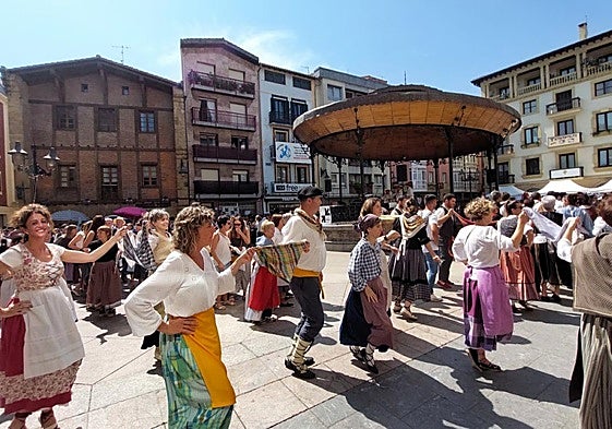 Zarautz: En marcha el concurso para elegir el logo del centenario de la ...