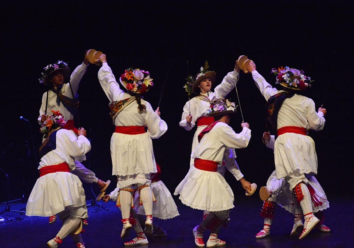 Andoain: Los dantzaris de Urki se subirán hoy al escenario de Bastero ...