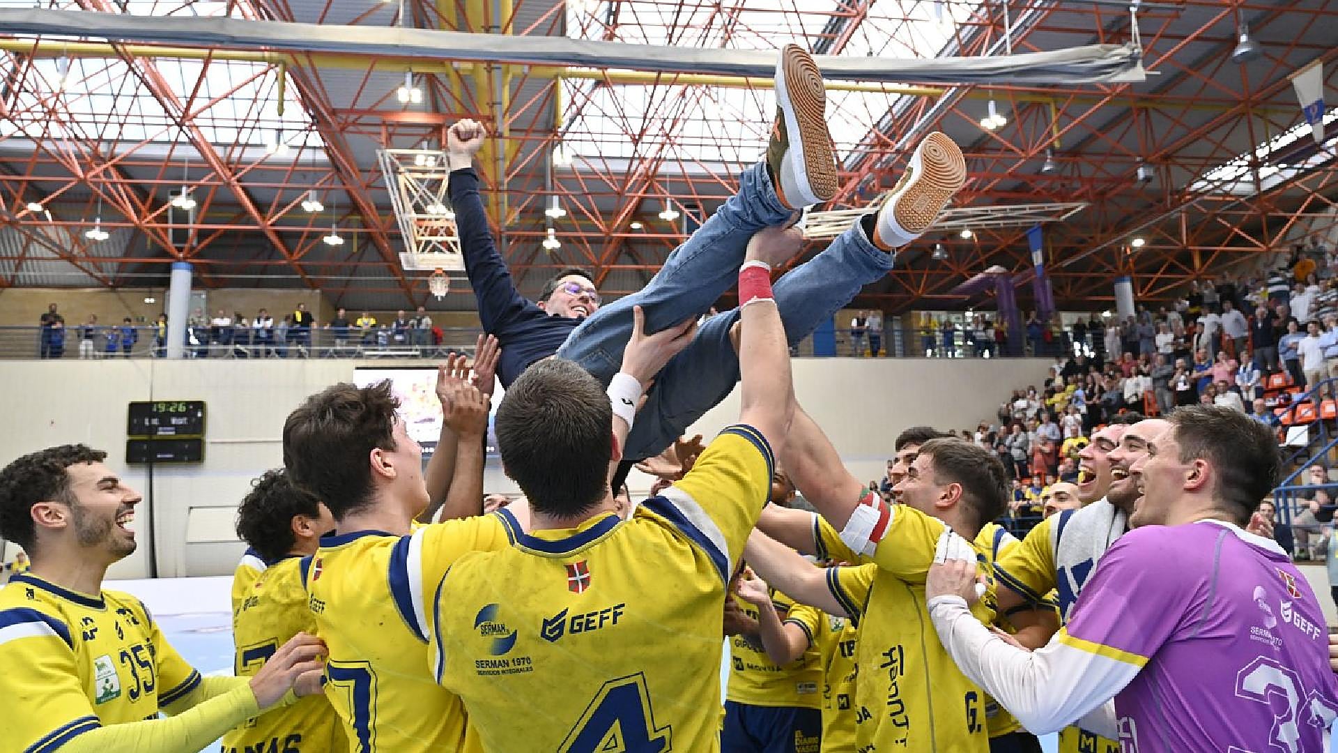 Irun: El Bidasoa Irun se despidió con alegría y emoción | El Diario Vasco