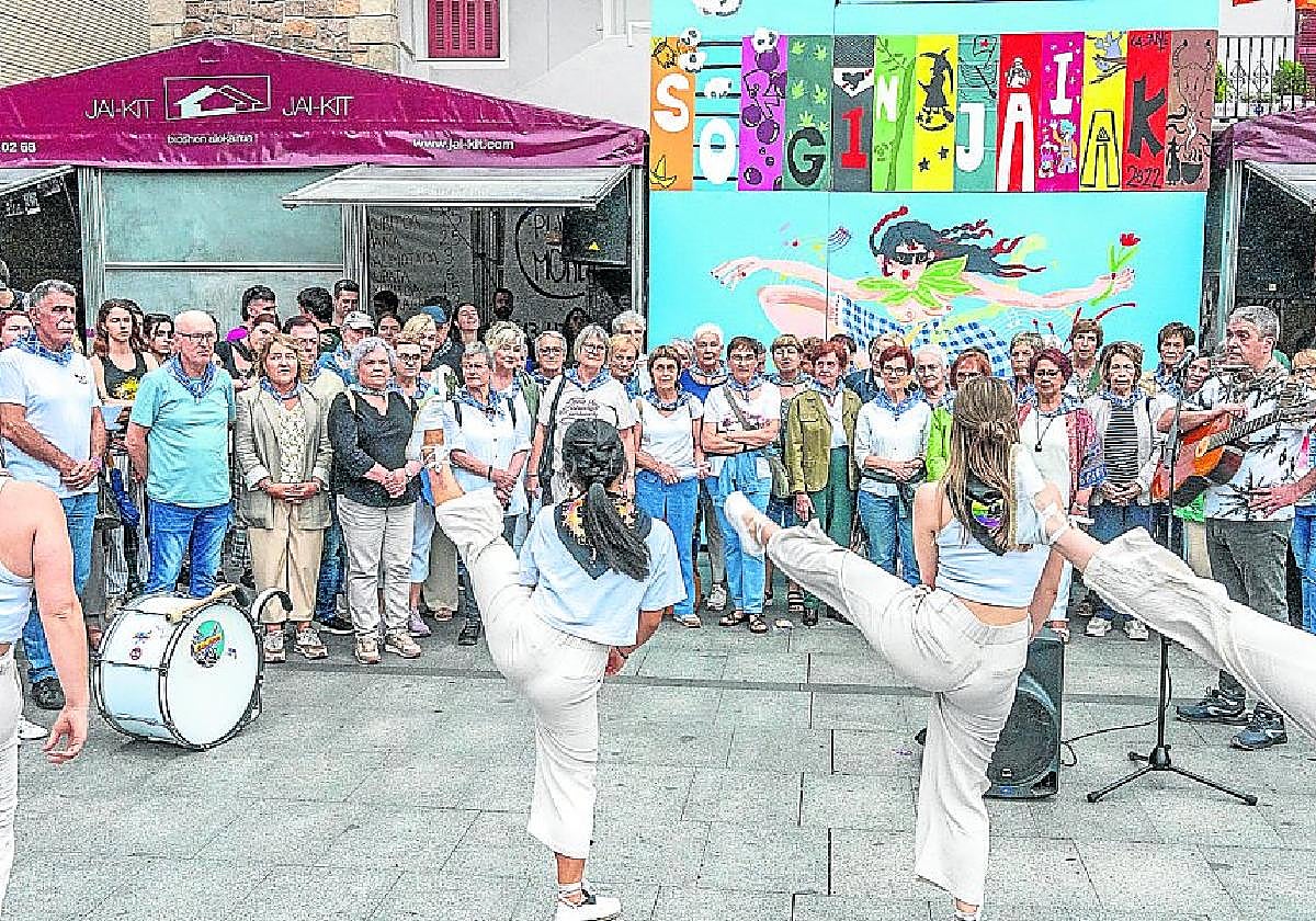 Sorginak eta Xumelako kideak, Akelarre polita | El Diario Vasco