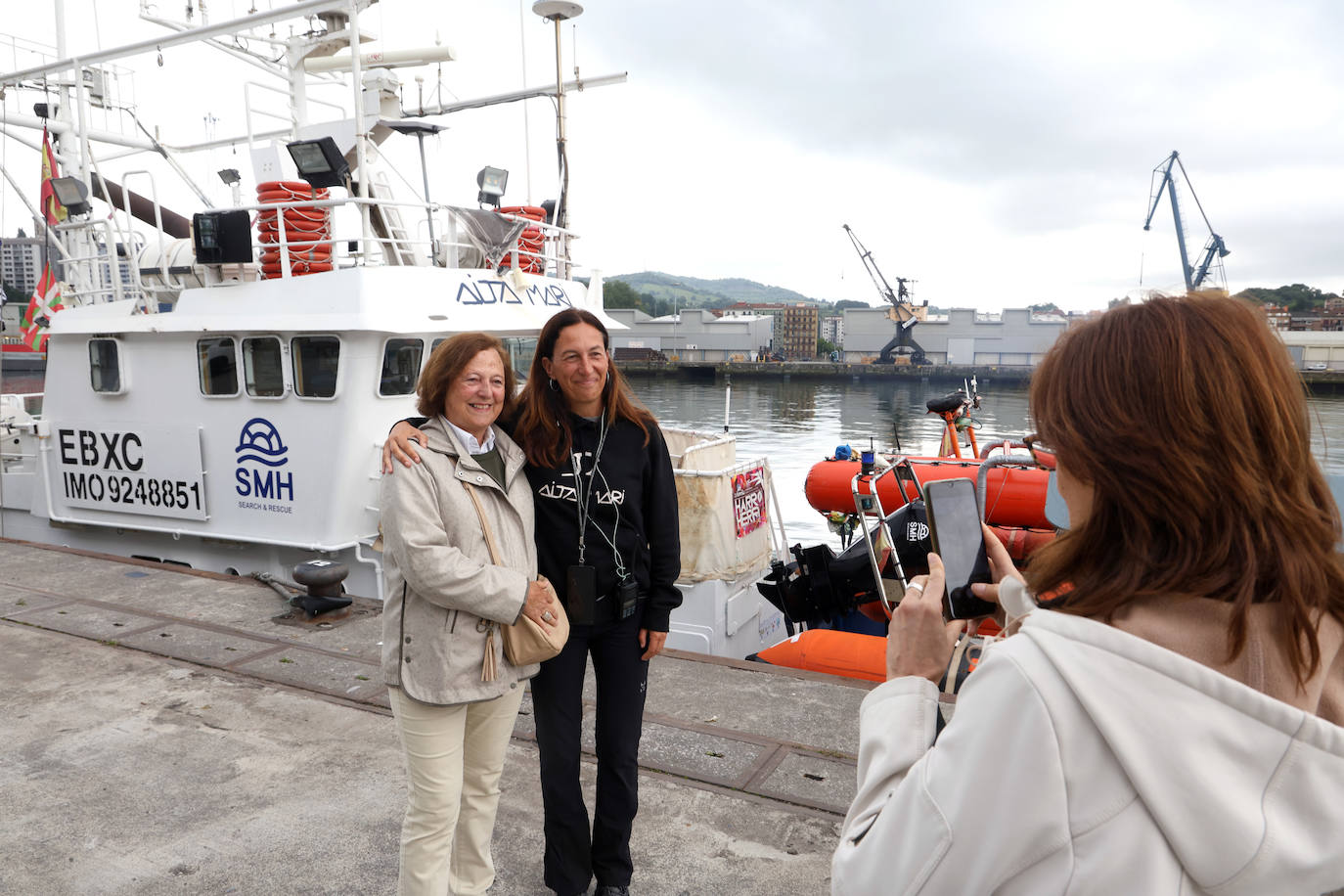 La partida del Aita Mari de Pasaia hacia el Mediterráneo | El Diario Vasco