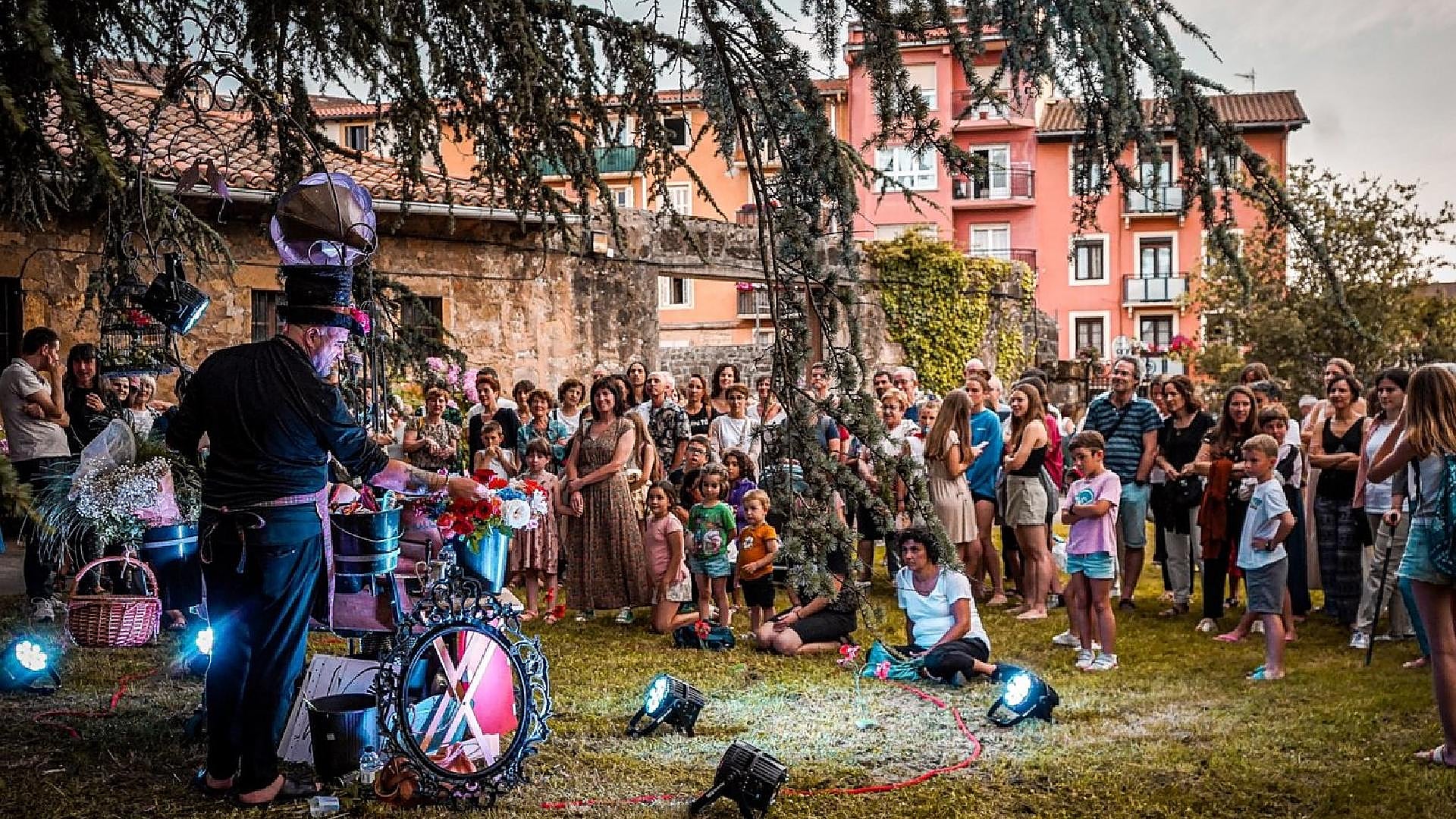 Zarautz: Arranca Kalerki que contará con 14 representaciones de teatro ...