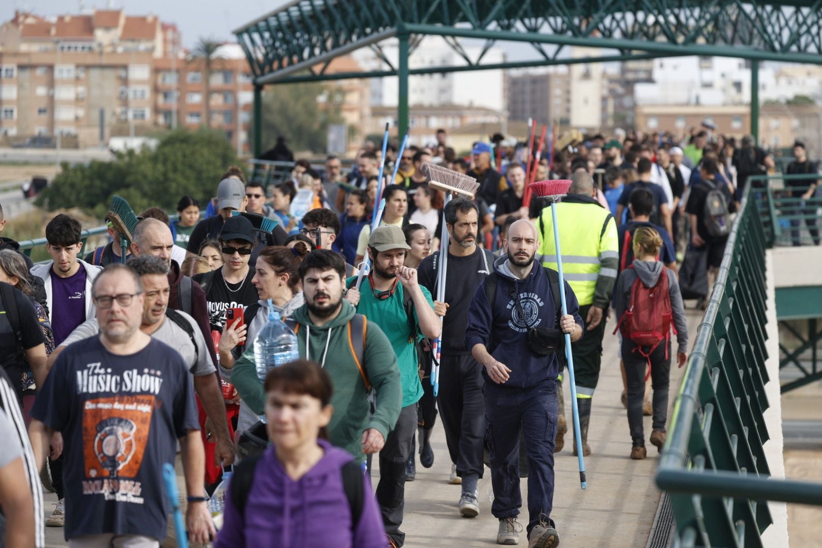 Oleada de solidaridad en Valencia | El Diario Vasco