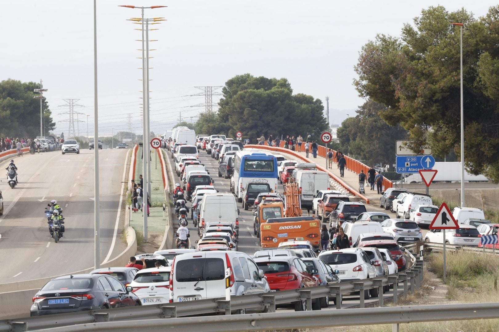 Oleada de solidaridad en Valencia | El Diario Vasco