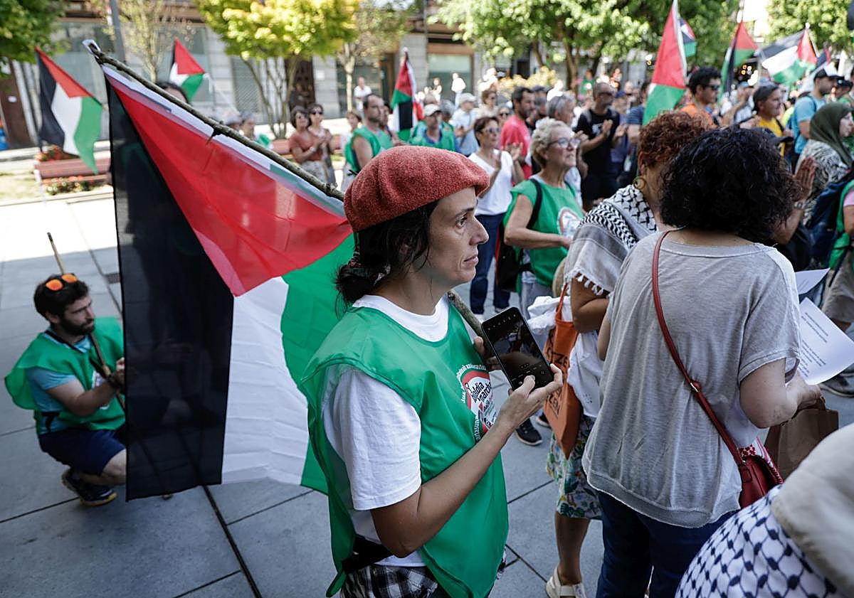 La marcha pro palestina Ibaitik Itxasora llega desde Navarra a Irun | El Diario Vasco
