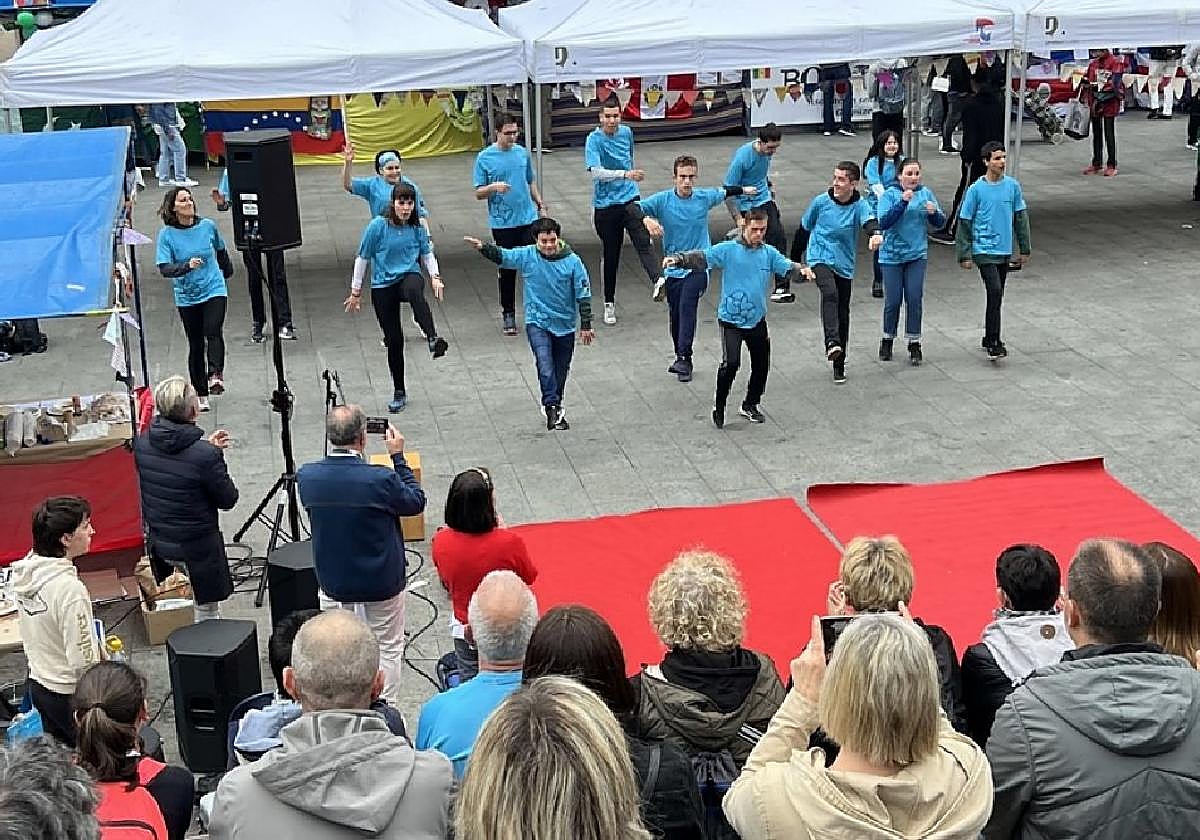 Sesión de baile con Bakuntza aisialdi elkartea, esta tarde, en ...