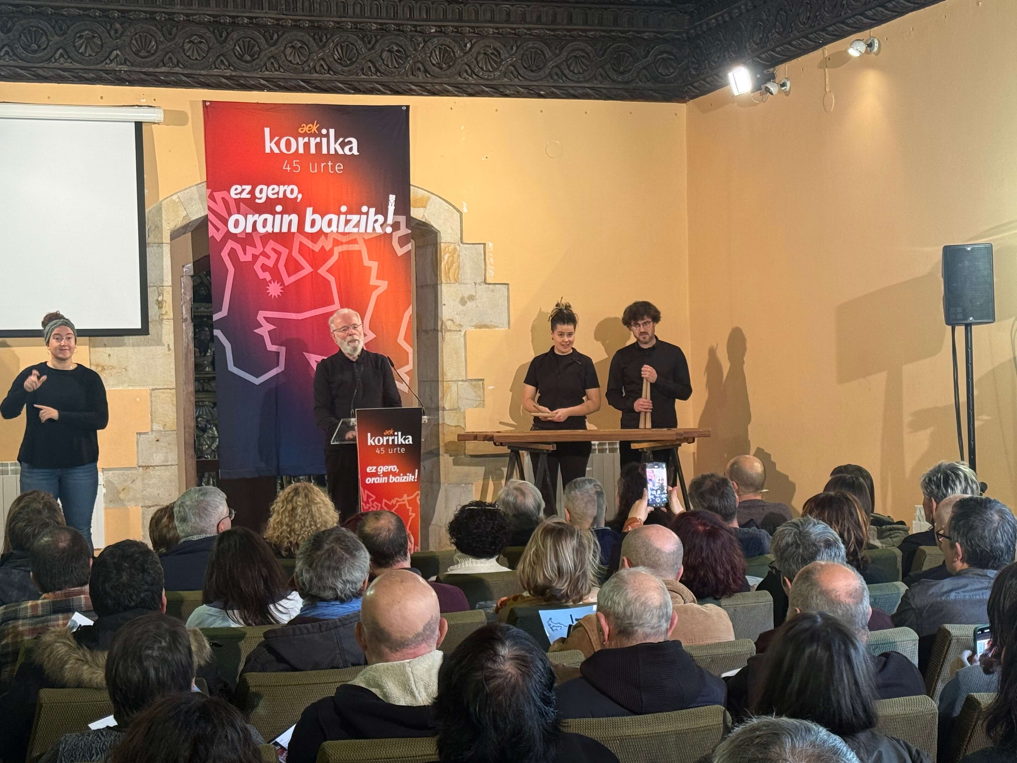 «Ez gero, orain baizik»: Korrikaren 45. urteurreneko omenaldia Oñatin ...