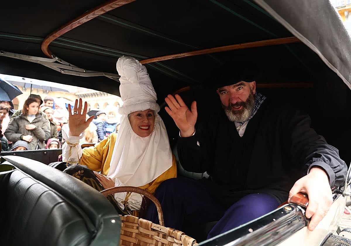 En imágenes: Olentzero y Mari Domingi recorren Gipuzkoa, arropados por ...