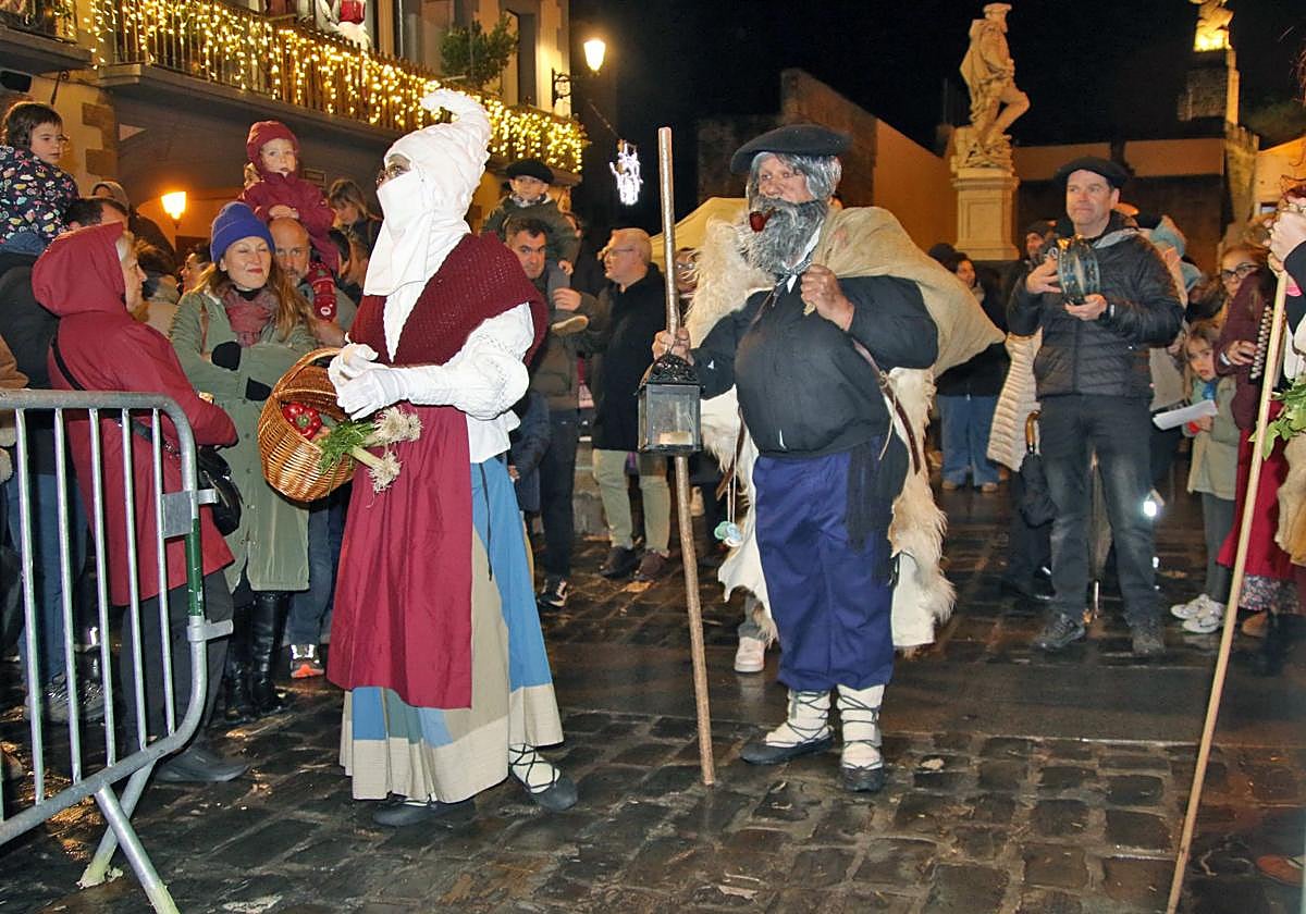 Olentzero y Mari Domingi visitan Getaria y Zarautz | El Diario Vasco