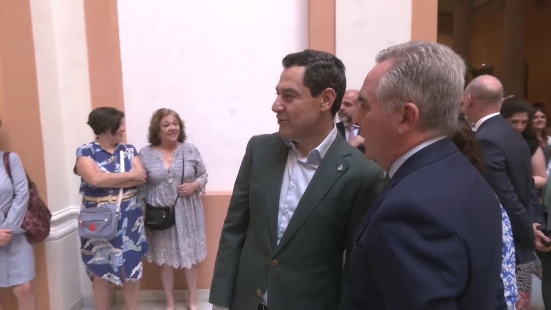 El Ayuntamiento de Sevilla acoge 'Almayéutica', una exposición de Elena ...